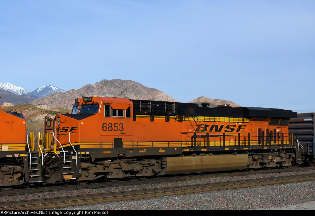BNSF 6853